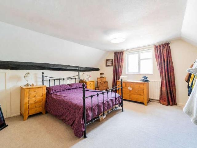 5 bed house for sale