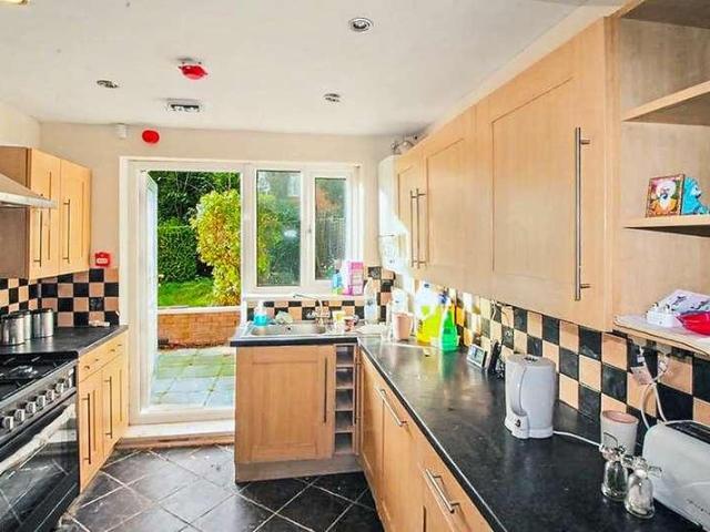 5 bed house for sale