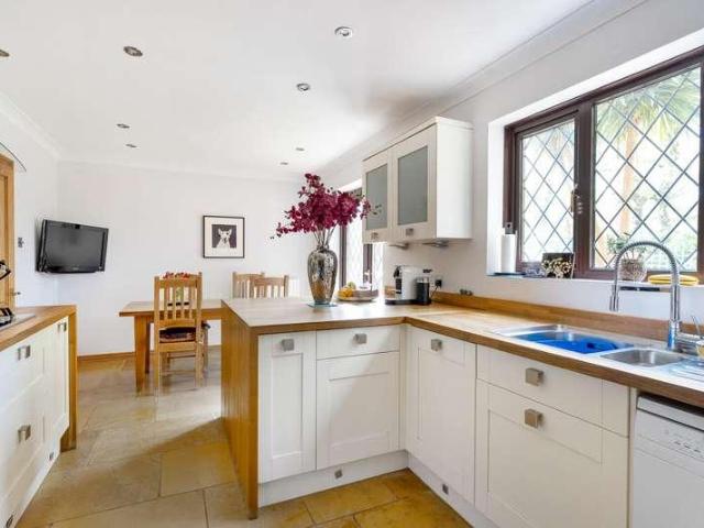 5 bed house for sale