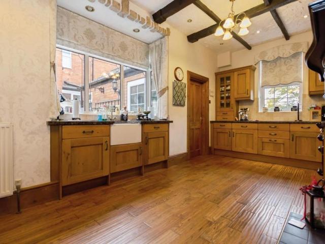 5 bed house for sale