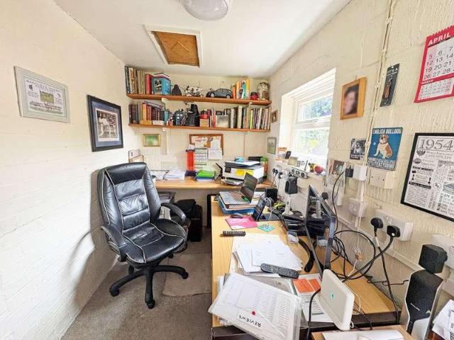 5 bed house for sale