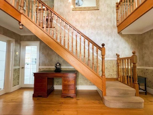 5 bed house for sale