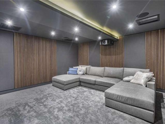 5 bed house for sale