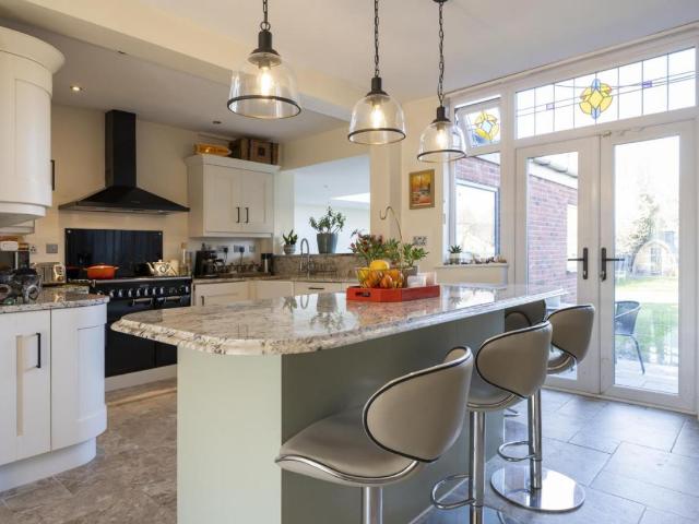 5 bed house for sale