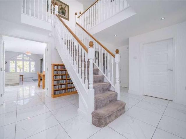 5 bed house for sale