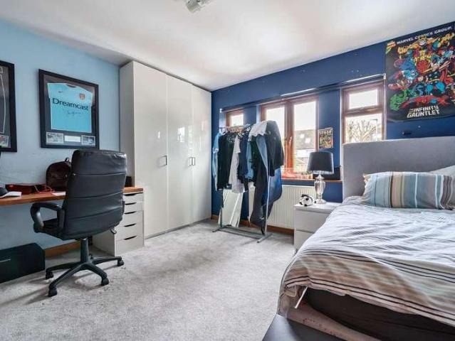 5 bed house for sale