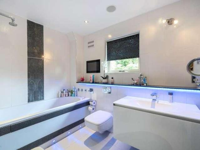 5 bed house for sale