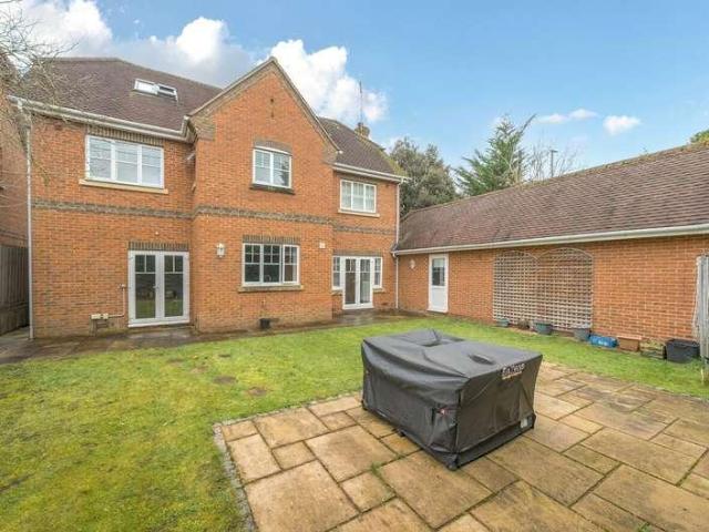 5 bed house for sale