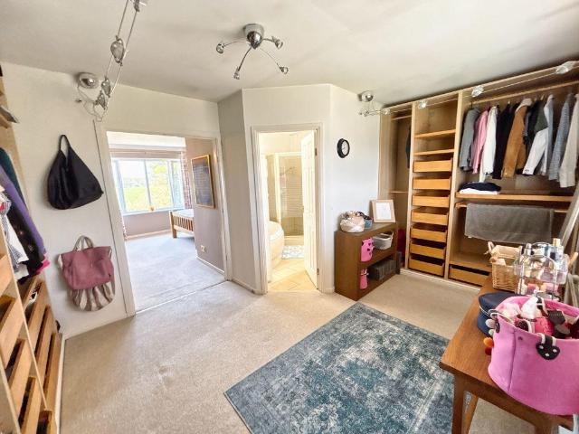 5 bed house for sale