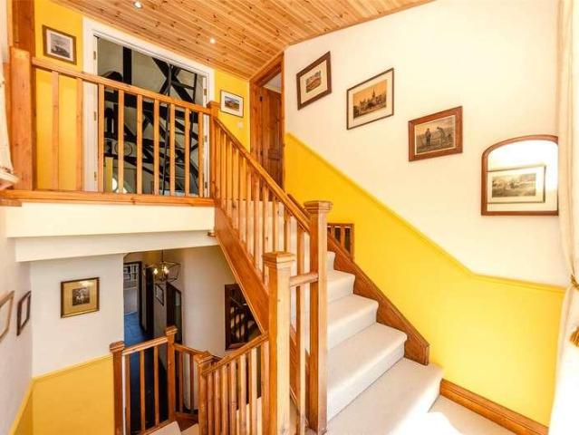 5 bed house for sale
