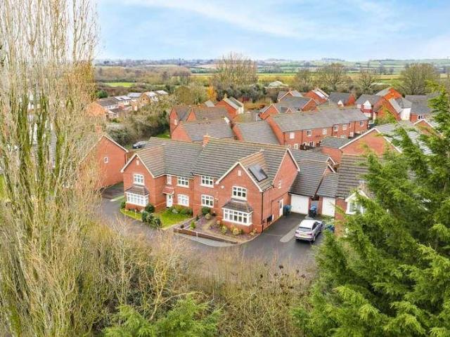 5 bed house for sale