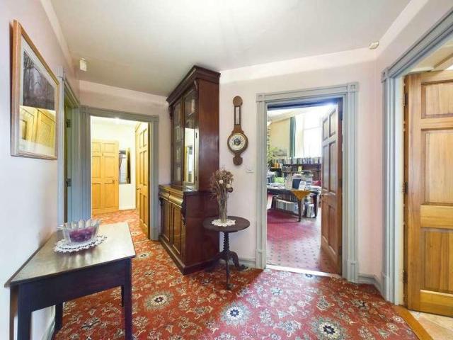 5 bed house for sale