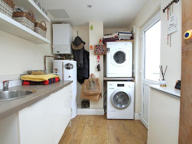 5 bed house for sale