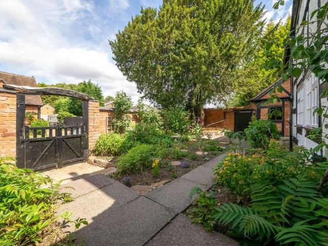 5 bed house for sale