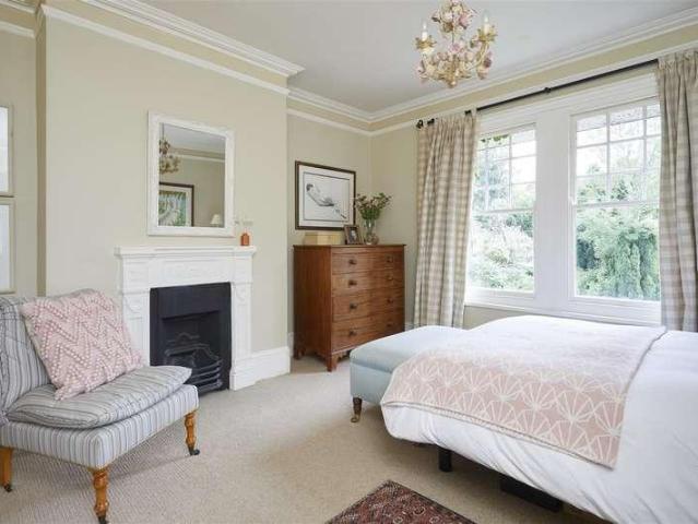 5 bed house for sale