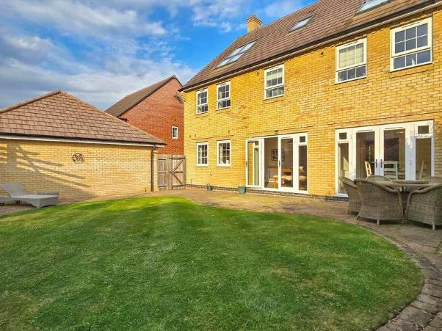 5 bed house for sale