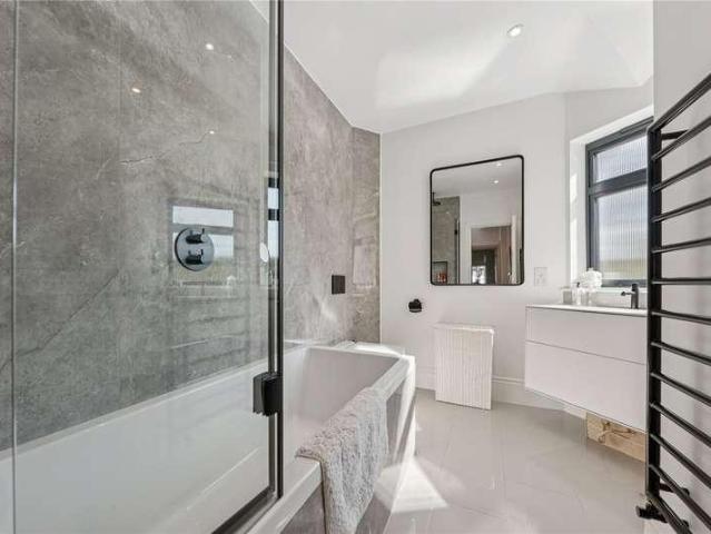 5 bed house for sale