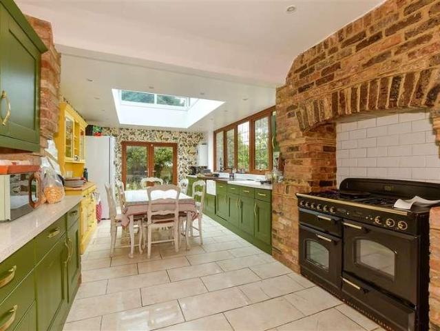 5 bed house for sale