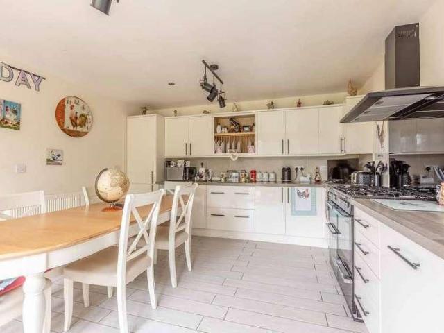5 bed house for sale