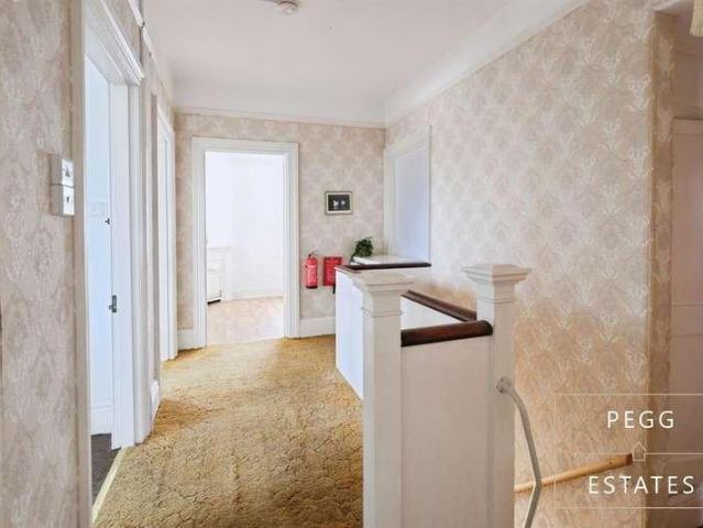 5 bed house for sale