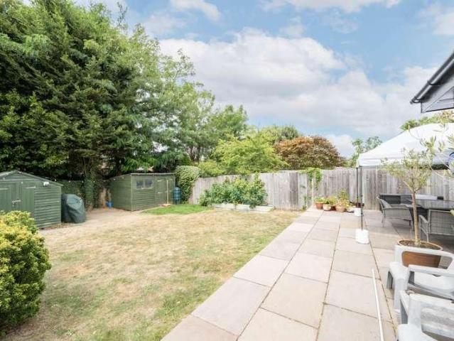 5 bed house for sale