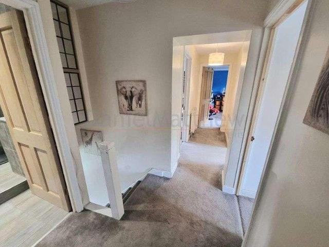 5 bed house for sale
