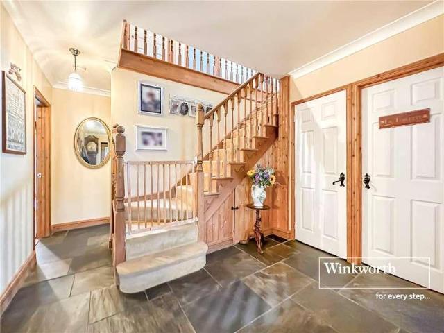 5 bed house for sale