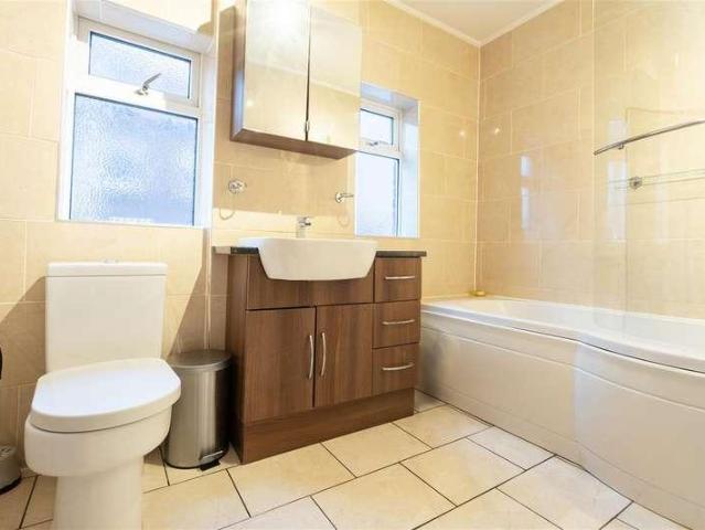 5 bed house for sale