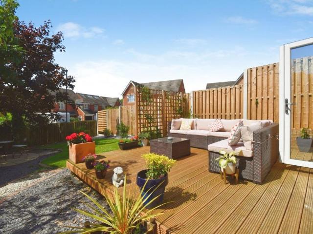 5 bed house for sale