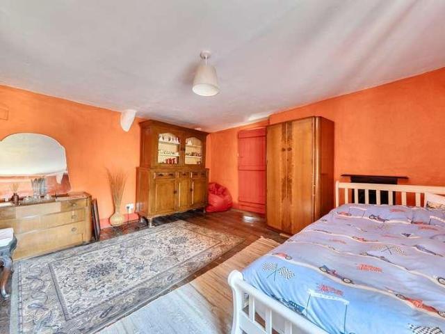 5 bed house for sale