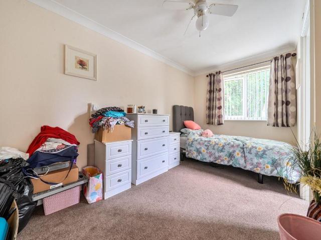 5 bed house for sale