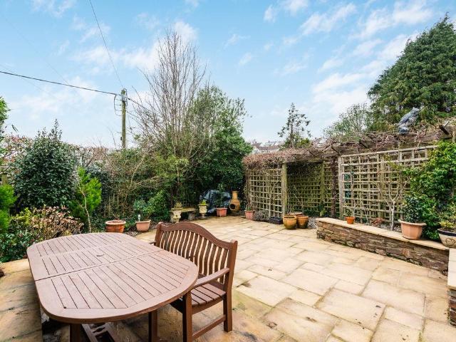 5 bed house for sale