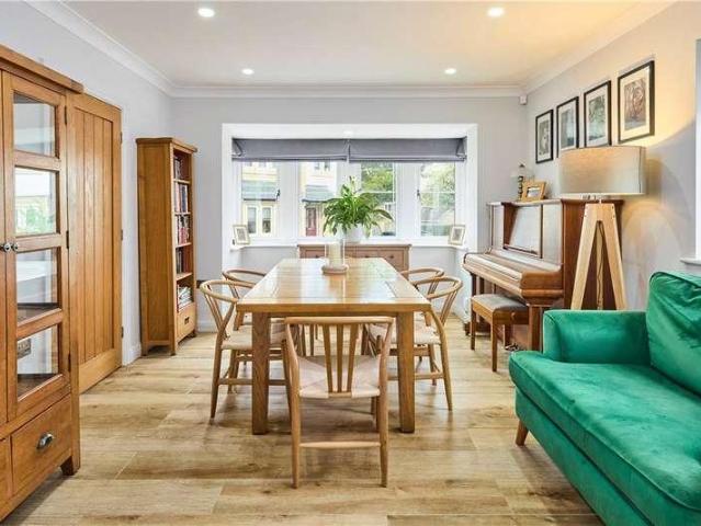 5 bed house for sale