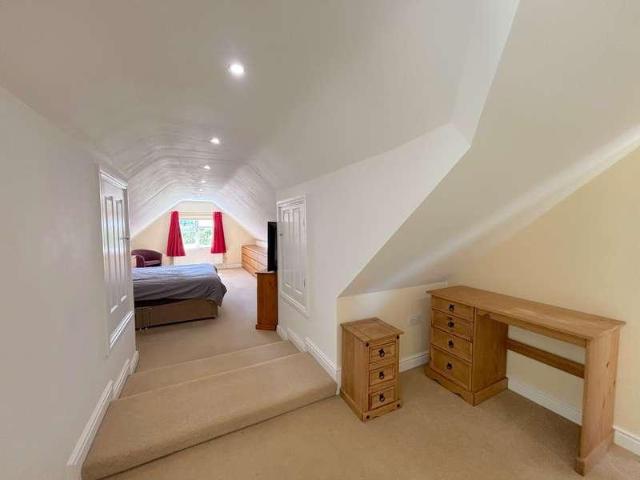 5 bed house for sale