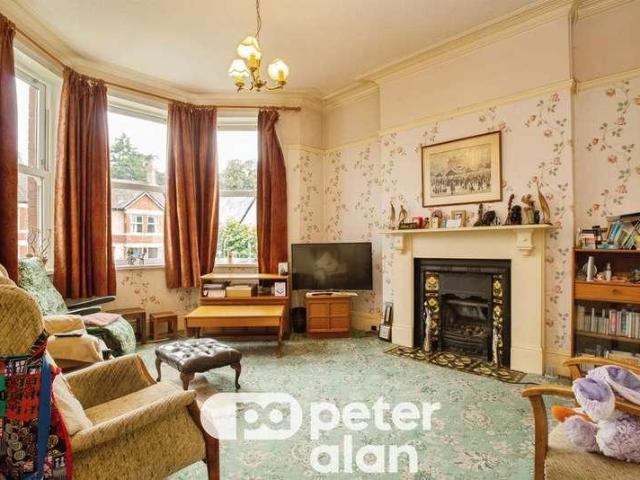 5 bed house for sale