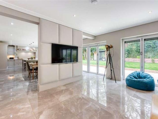 5 bed house for sale