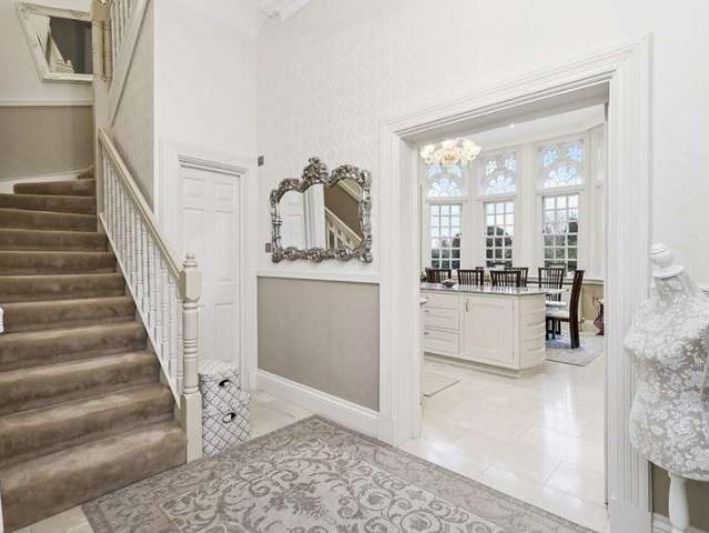 5 bed house for sale