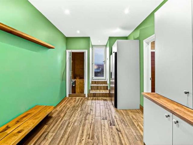 5 bed house for sale