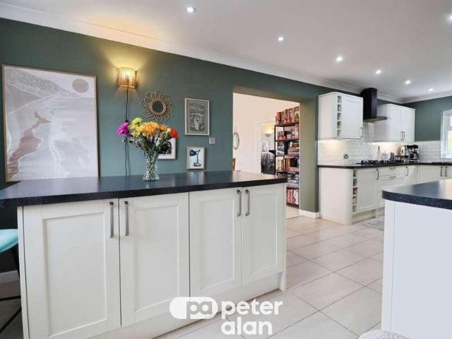 5 bed house for sale
