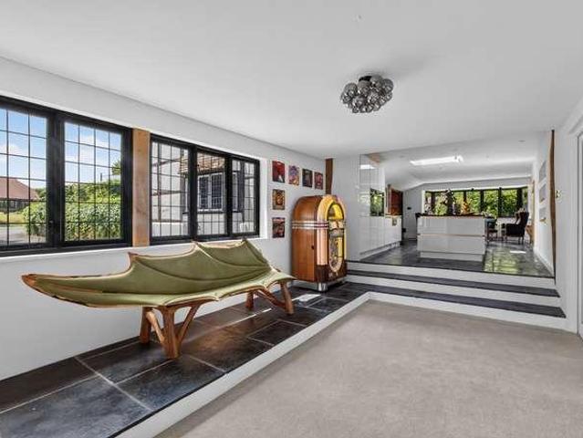 5 bed house for sale