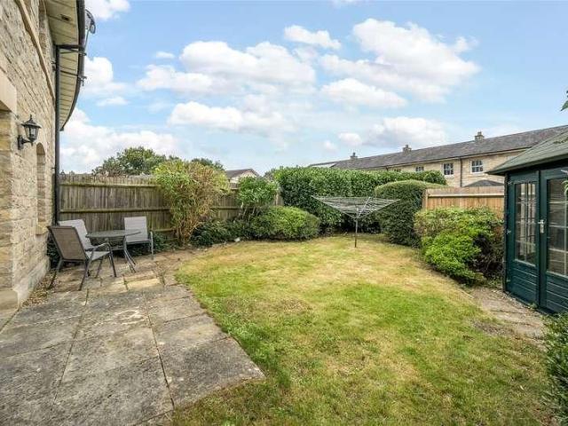 5 bed house for sale