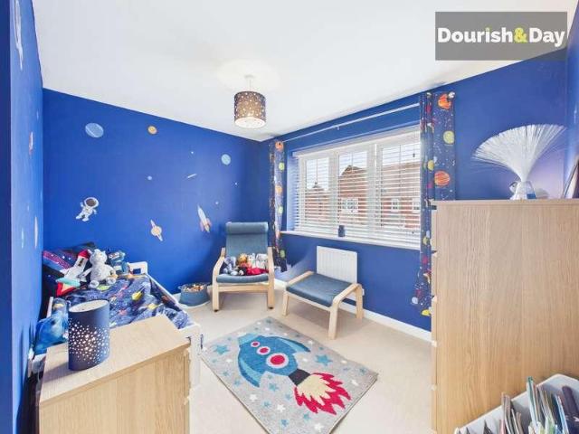 5 bed house for sale