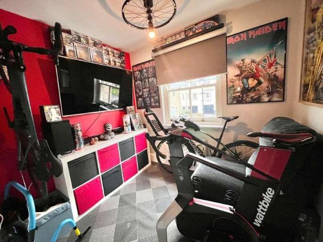 5 bed house for sale