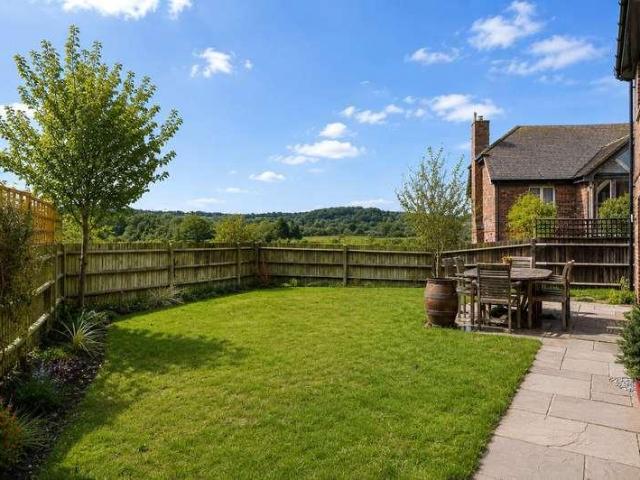 5 bed house for sale