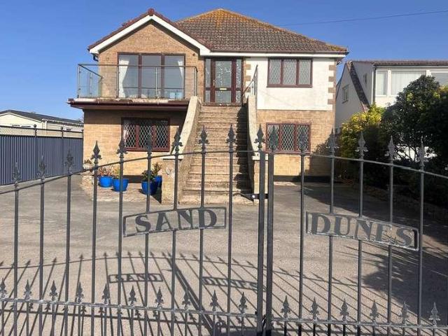 5 bed house for sale