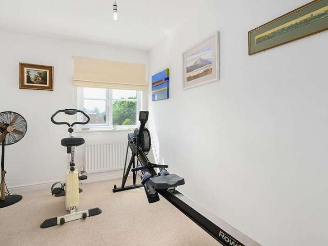 5 bed house for sale