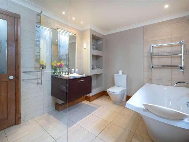5 bed house for sale