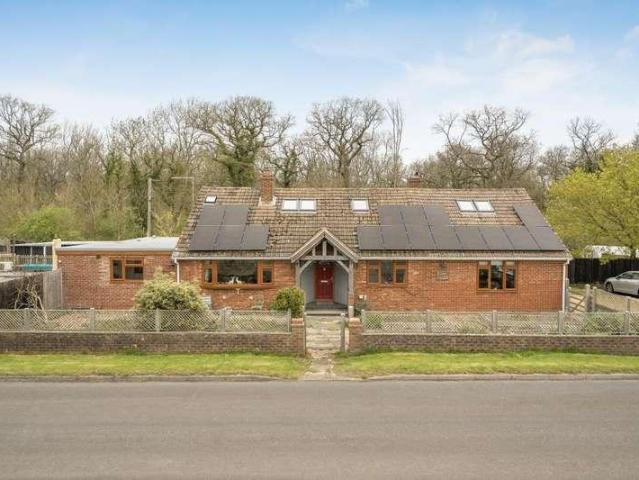 5 bed house for sale