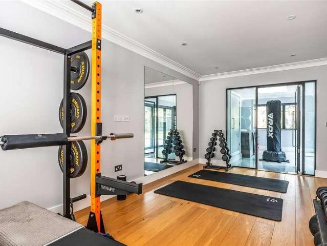 5 bed house for sale