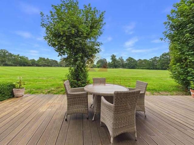 5 bed house for sale